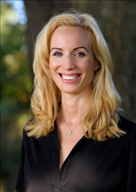 Debutroman om maktspel, klassklyftor och moderskapets sårbarhet