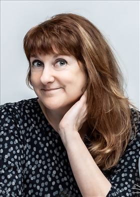 Vad gör man om man stöter på en arg älg i skogen?